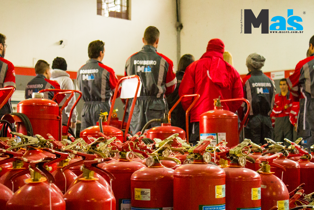 Combate a Incêndio Curso Bombeiro Civil 2017 - Grupo Confidere