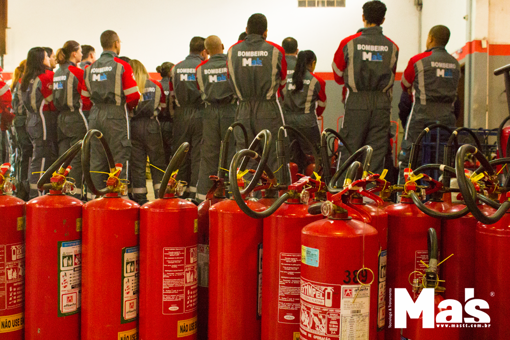 Combate a Incêndio Curso Bombeiro Civil 2017 - Grupo Confidere