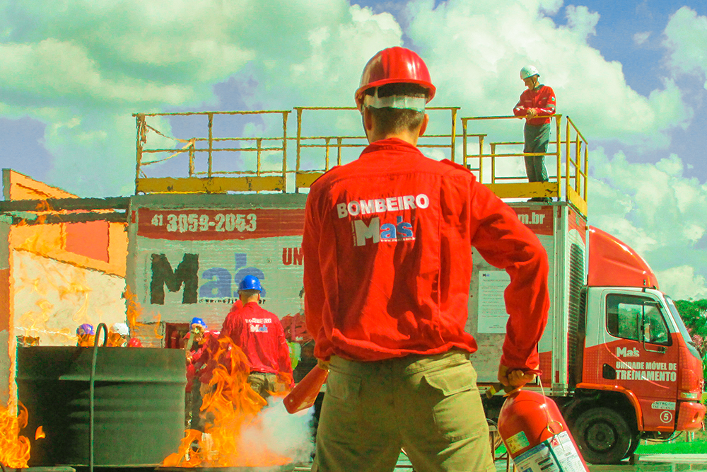 Combate a Incêndio Curso Bombeiro Civil 2018 - Grupo Confidere